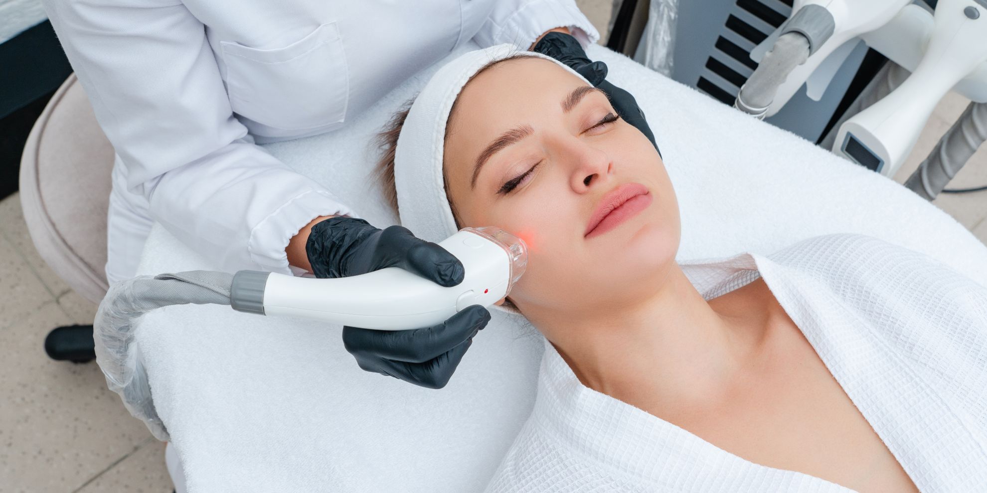 foto-biostimolazione LASER VISO a CUNEO - Estetica Empathie